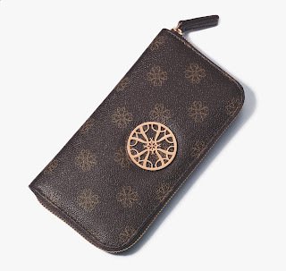 New Age Mama: Holiday Gift Guide - Avon Signature Collection