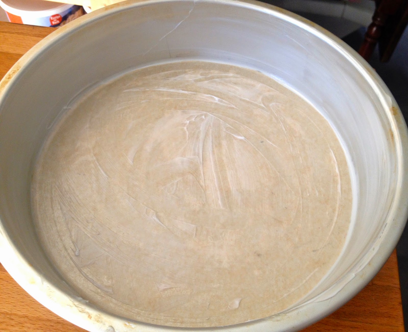 Heidi's Mix: How To Prepare A Cake Pan