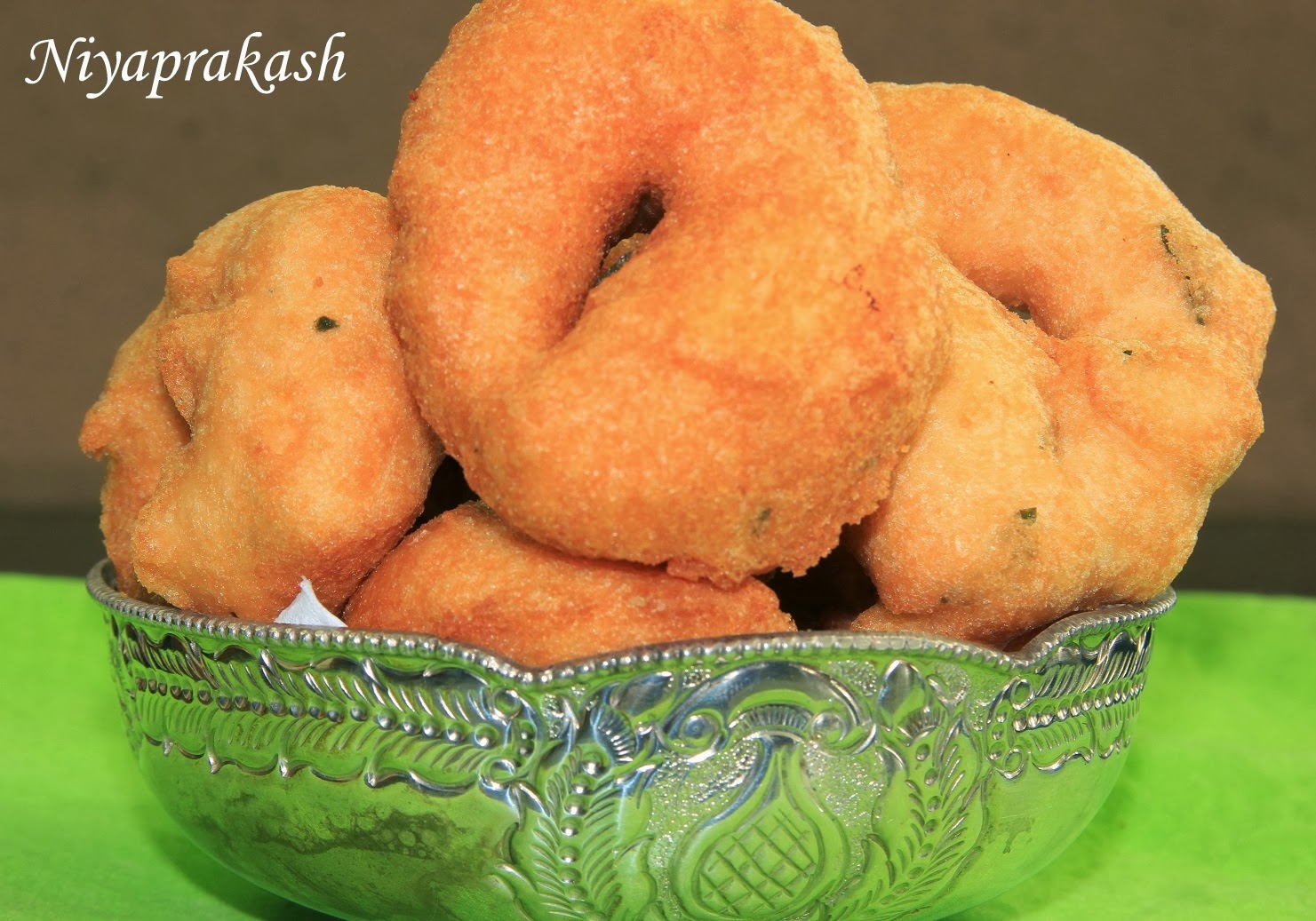 Niya's World: Photos of Vada / Uzhunnu Vada / Medu Vada