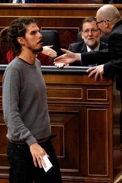 ΟΛΑ ΤΑ ΛΕΦΤΑ ΤΟ ΒΛΕΜΜΑ ΤΟΥ ΜΑΡΙΑΝΟ ΡΑΧΟΙ ΟΤΑΝ ΒΛΕΠΕΙ ΜΕΣΑ ΣΤΗΝ ΒΟΥΛΗ ...