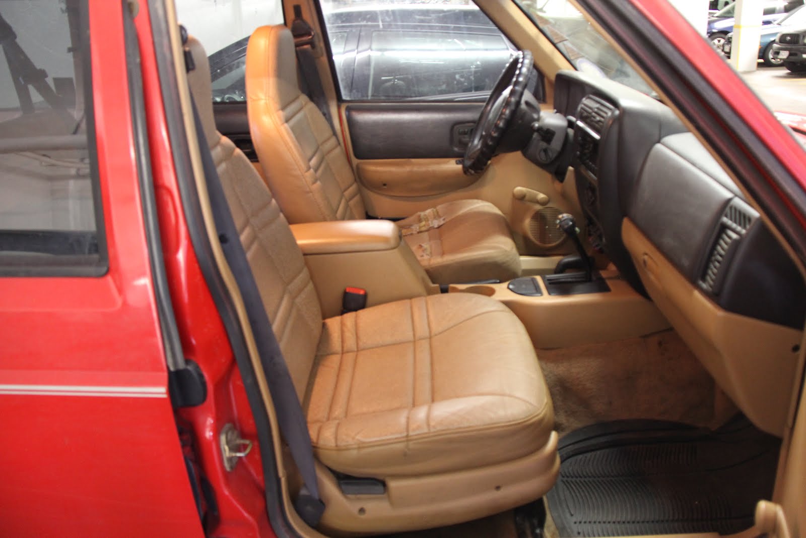 an decline: 97 ZJ Seats in 97 XJ