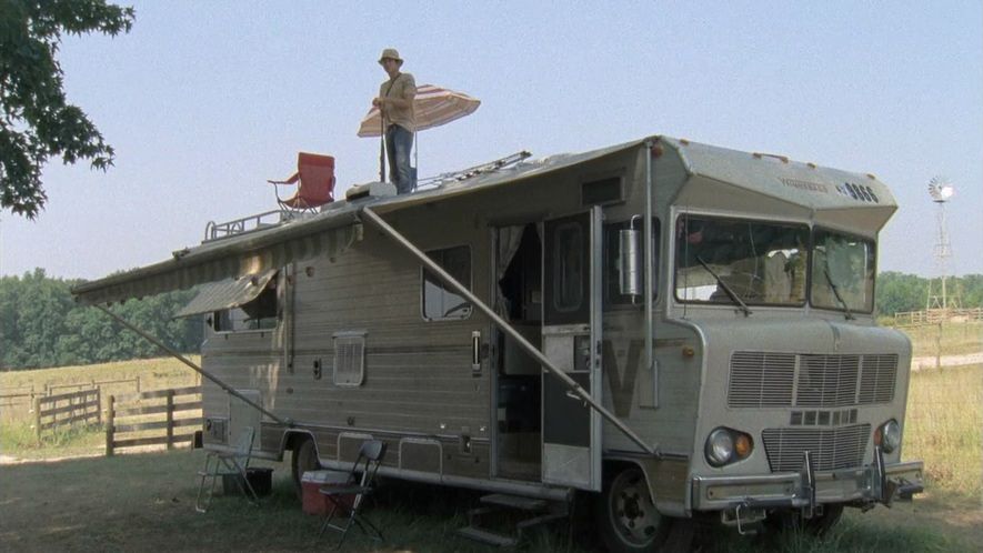 Dale's RV (TWD) vs The Crystal Ship (Breaking Bad) : r/whowouldwin
