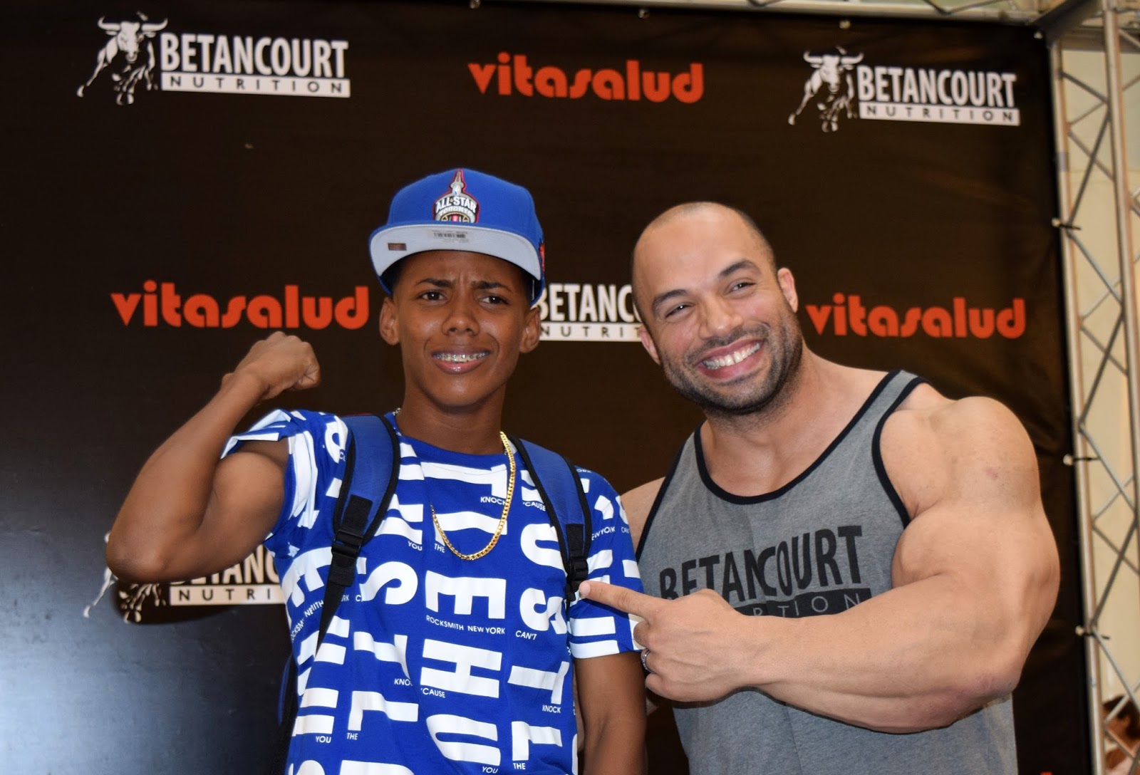 Contundentes exitos presentaciones de pro-IFBB Jon de la Rosa