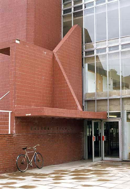 Facultad de Historia de Cambridge | James Stirling | Biblioteca ...