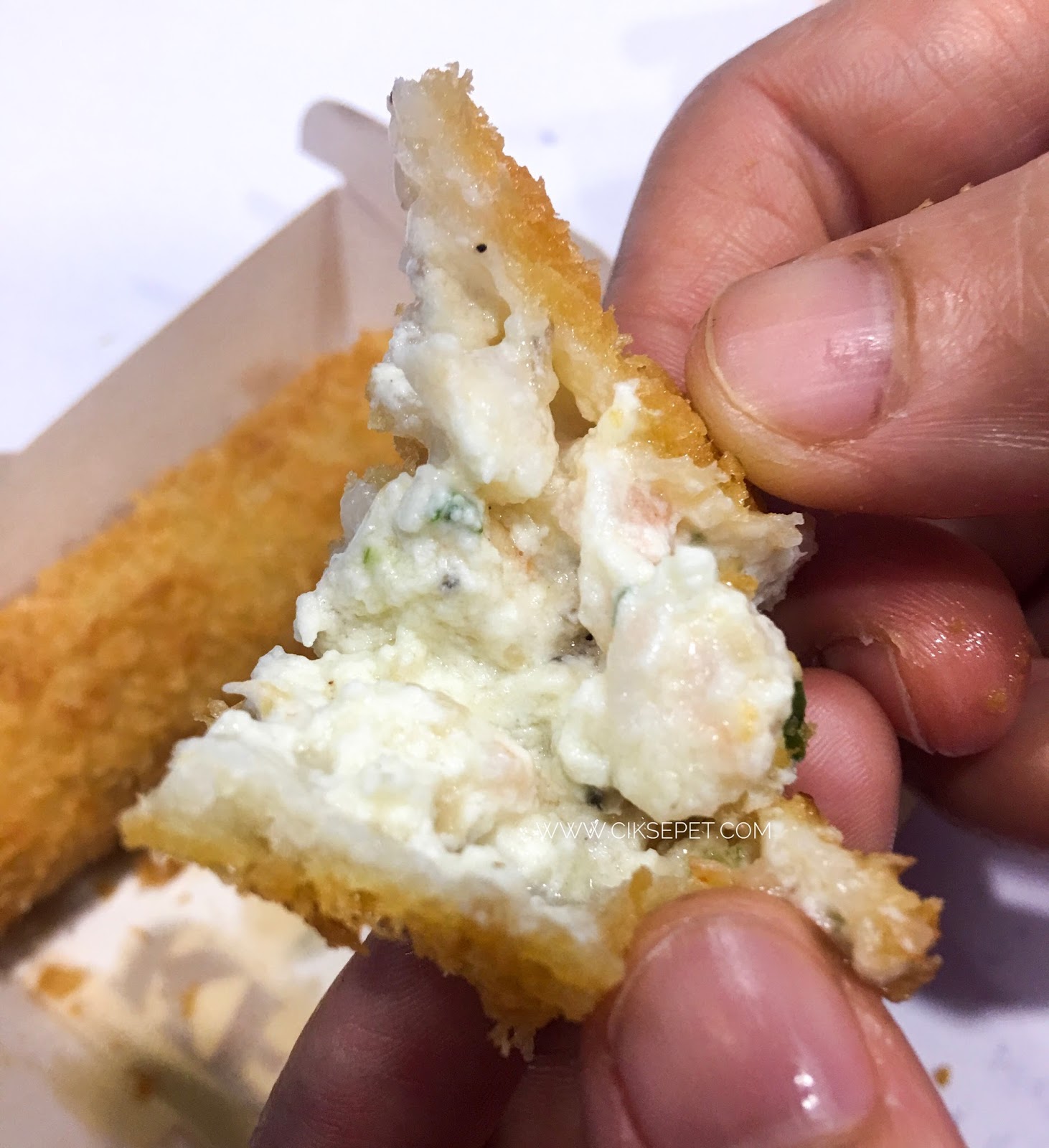 KFC Cheezy Golden Sticks , Sedap tak ? | Cerita Budak Sepet