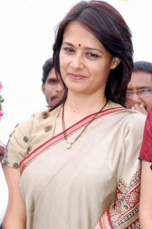 The Best Top Desktop HD Wallpapers: Amala at Her Father in Law Birthday