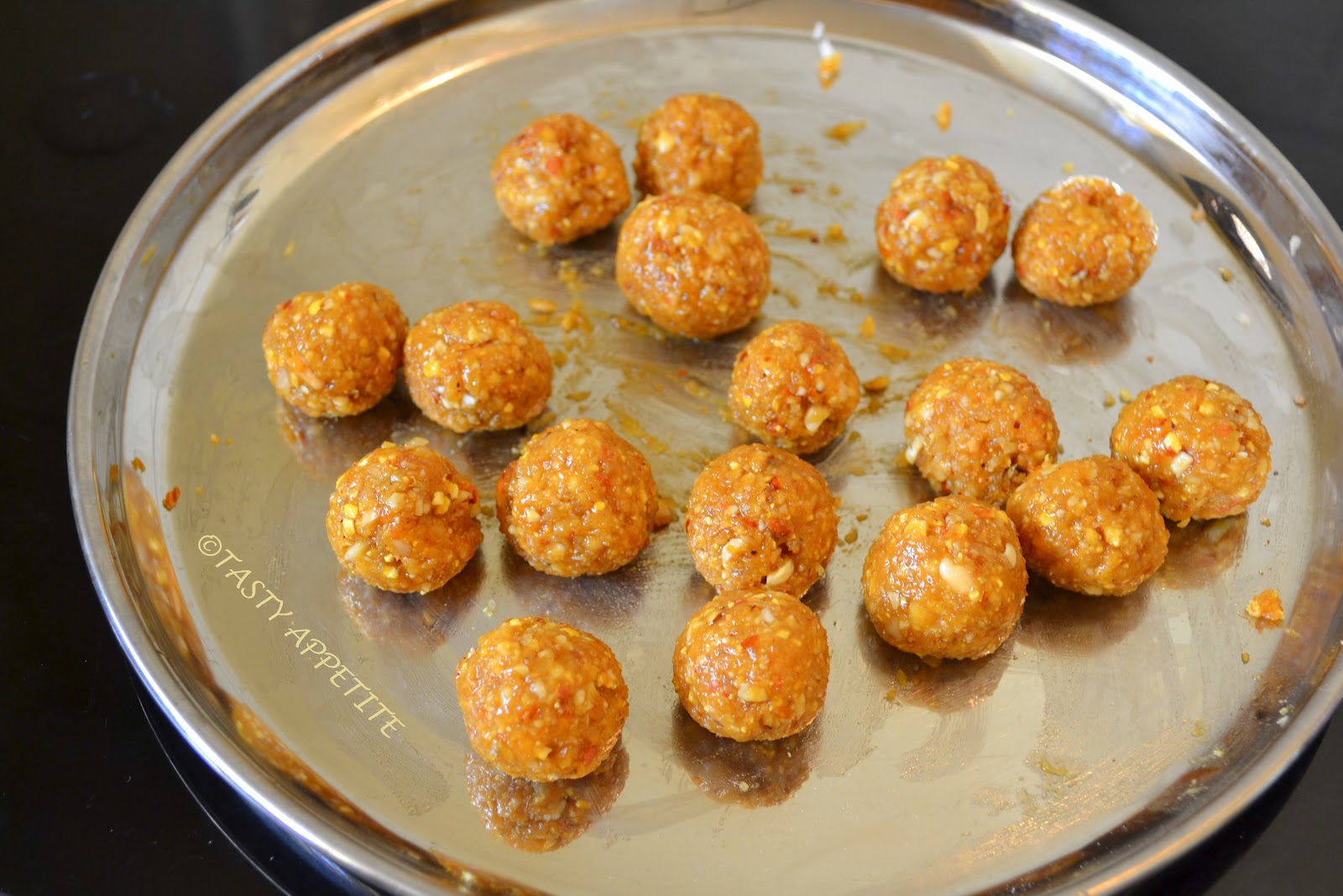 Mothagam / Modakam ( Sweet Kozhukattai recipe ) / Ganesh Chaturthi Recipes: