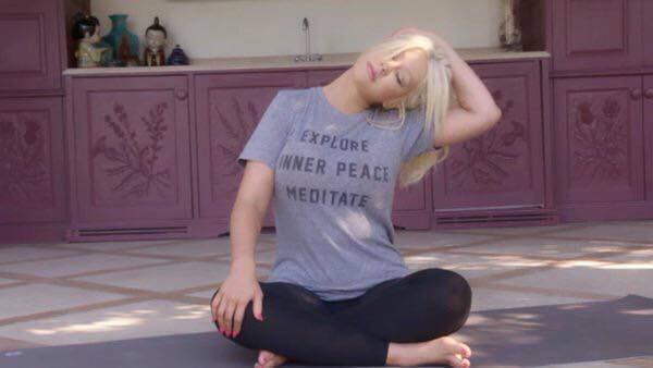 Nuevas fotos de Christina haciendo yoga
