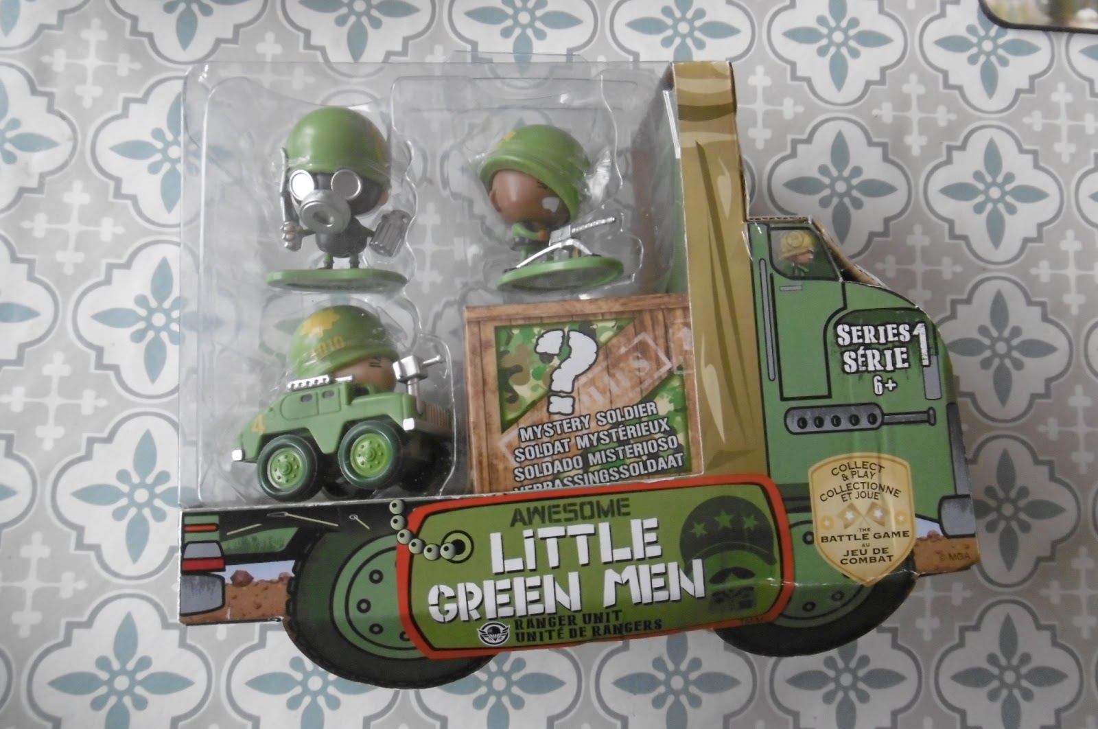 Madhouse Family Reviews: Awesome Little Green Men review