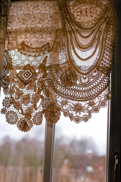 Moon to Moon: Lace Curtains... A very British tradition