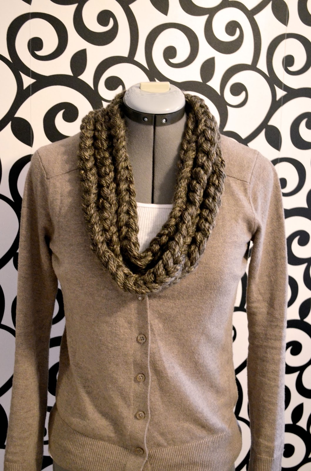 Simply Sweet: How to Make a Chain Scarf