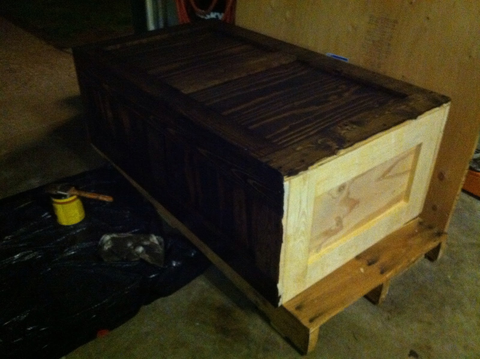 Newlyweds: living.loving.life: Pallet Box Coffee Table!