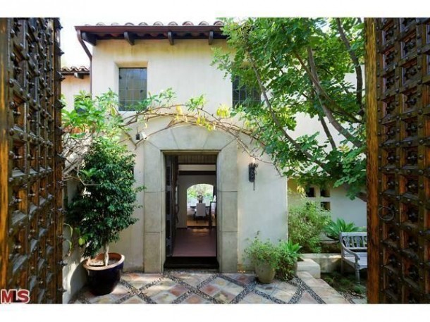 My Moon: Bryce Dallas Howard's Homely Hollywood Hills House