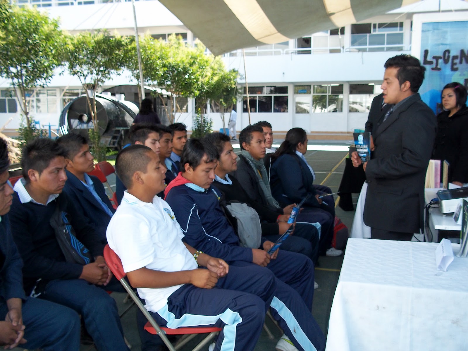 tecnologias de la comunicacion: EXPO CARRERAS UBAM