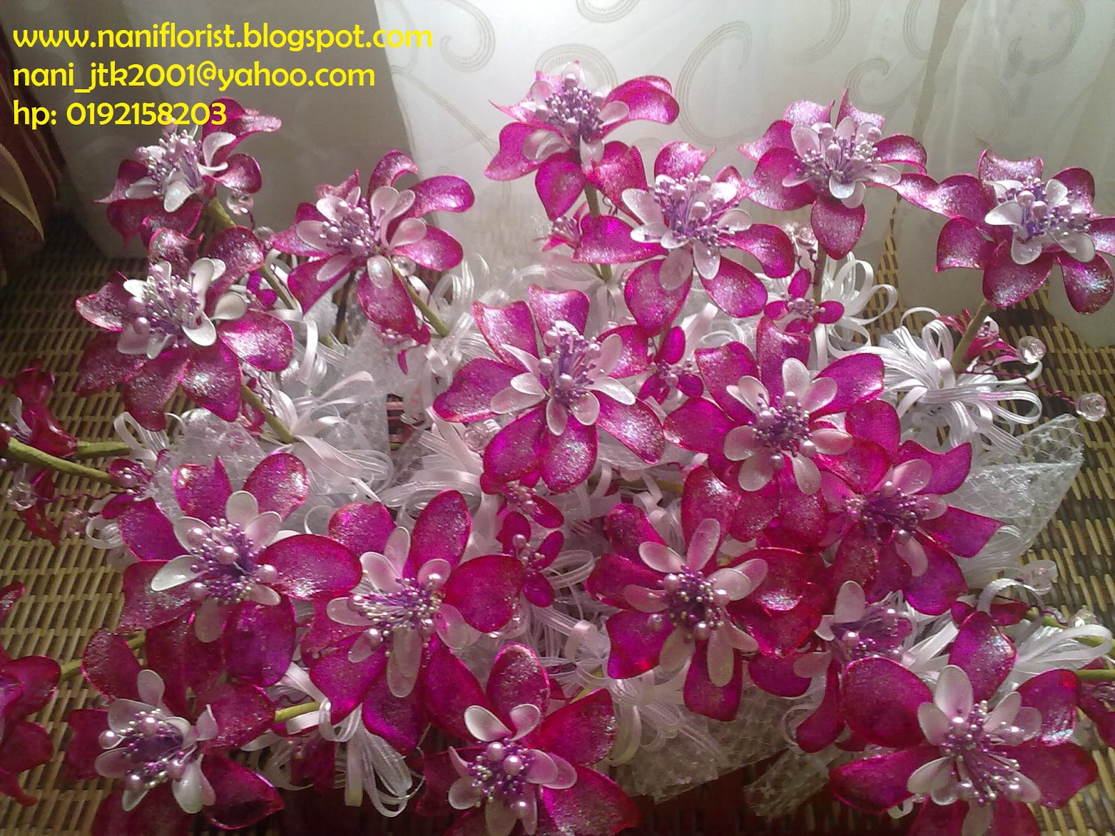 Nani Florist: BUNGA PAHAR DIP KRISTAL SHOCKING PINK DAN PUTIH