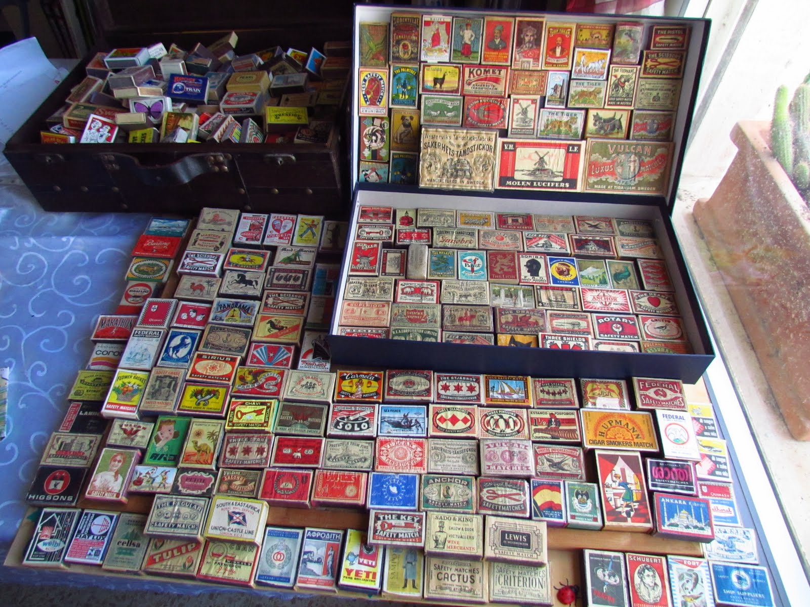 Arnon Reisman - A Phillumenist: My wooden matchboxes Treasure
