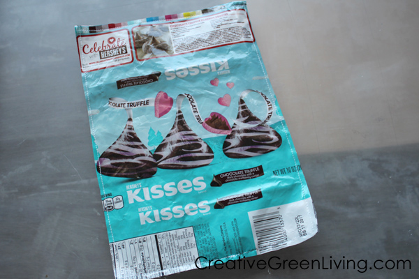 Recycled Candy Wrapper Zipper Pouch Tutorial | Creative Green Living