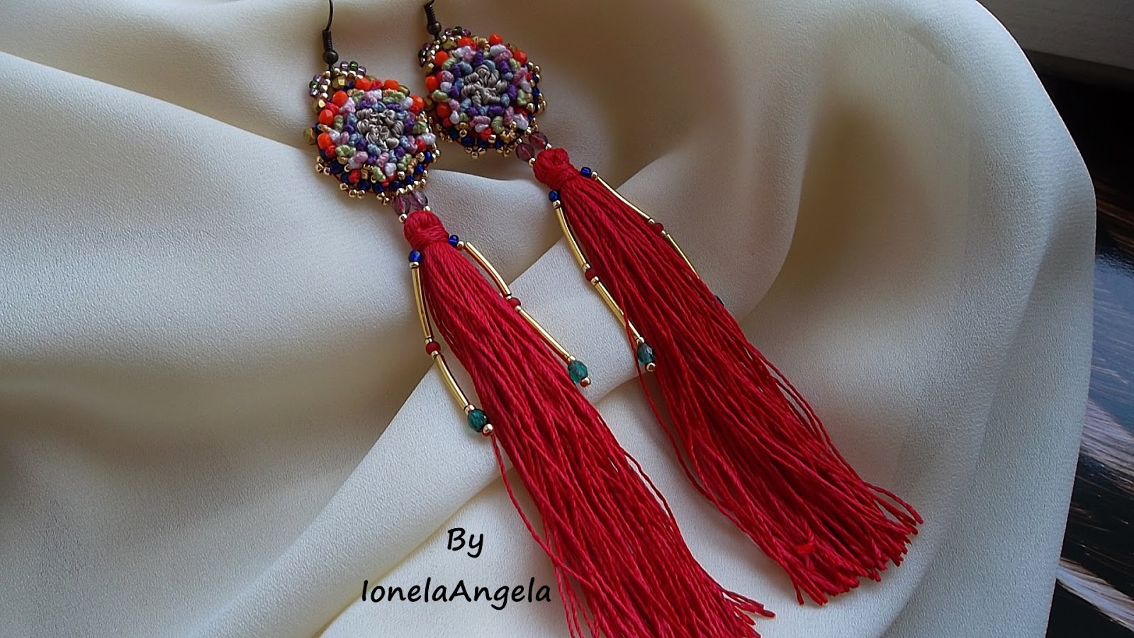 handmadecorner: Cercei cu ciucuri rosii brodati manual "Muguri noi ...