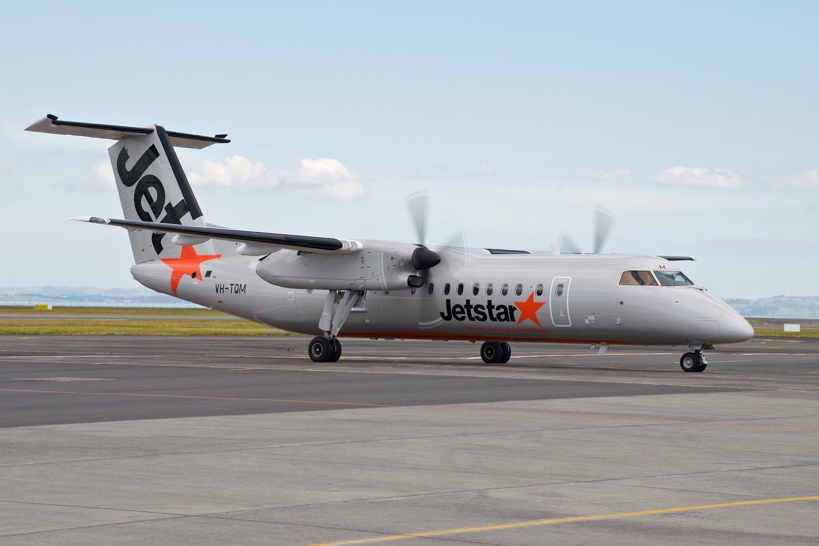 Aviationshotz: Jetstar Regional Q300 Arrives in New Zealand - VH-TQM