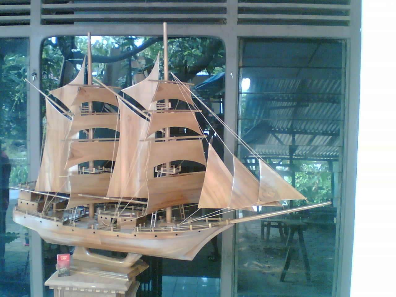 miniatur kapal layar & motor besar dari kayu