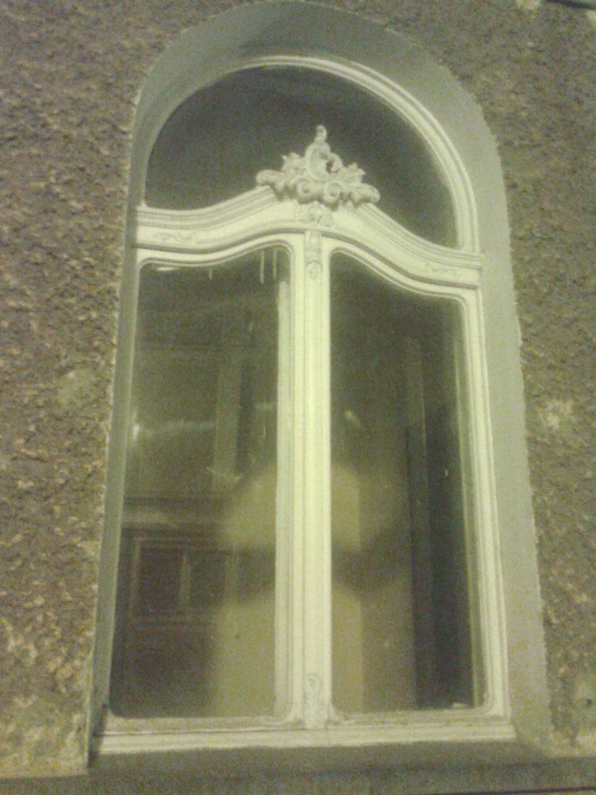 InvitatiLaFericire: Fereastra