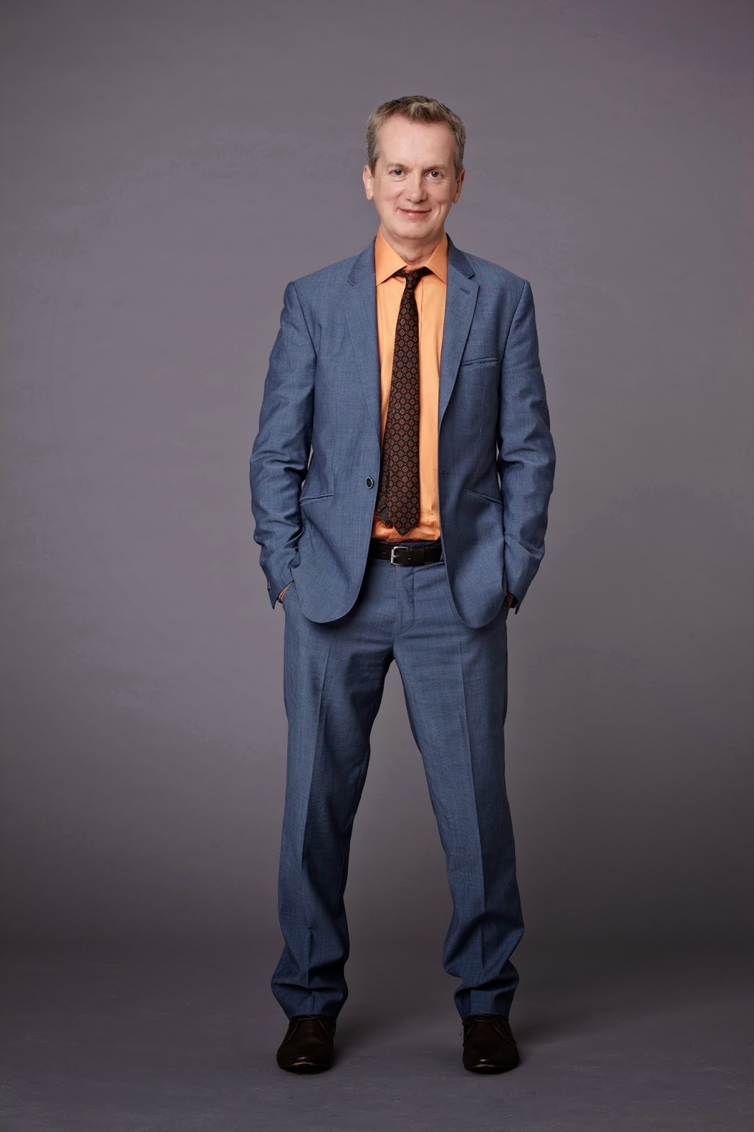 TopReviews4U: VIDEO: Frank Skinner - Man in a Suit tour