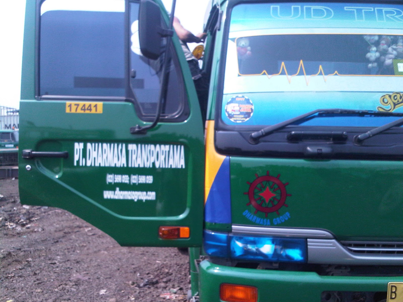 Jasa Trucking Container & Cargo, Freight Forwarder, Export Import ...