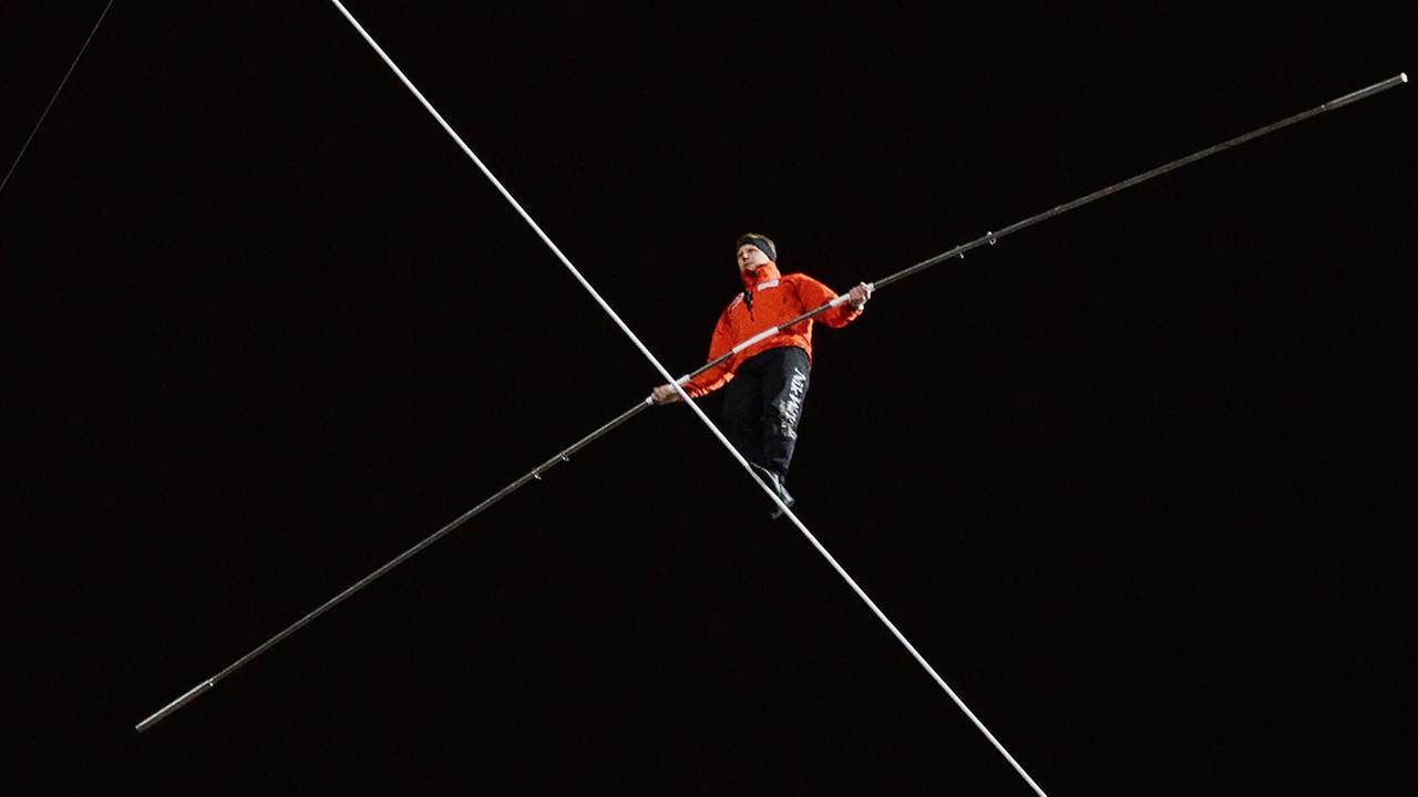 Bigtymerbitz: Wallenda Completes Tightrope Walk In Chicago