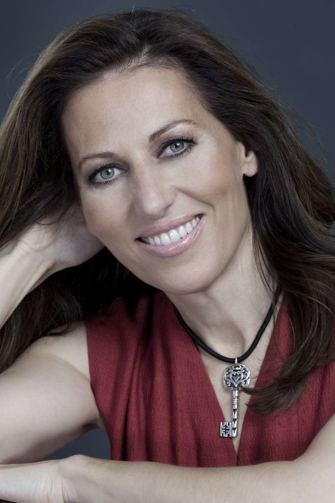 JORNADAS DE NOVELA HISTORICA EN GRANADA: ENTREVISTA A MARÍA JOSÉ RUBIO ...