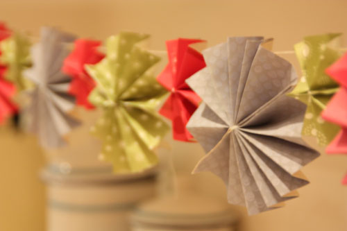 Sisters Guild: Monday Makery - Festive Paper Decorations