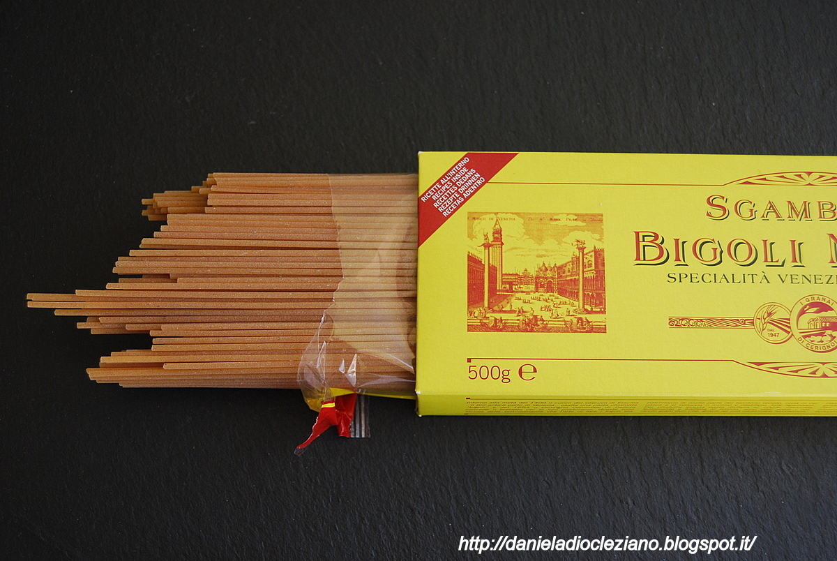 Bigoli mori in salsa veneta con il radicchio | Daniela&Diocleziano