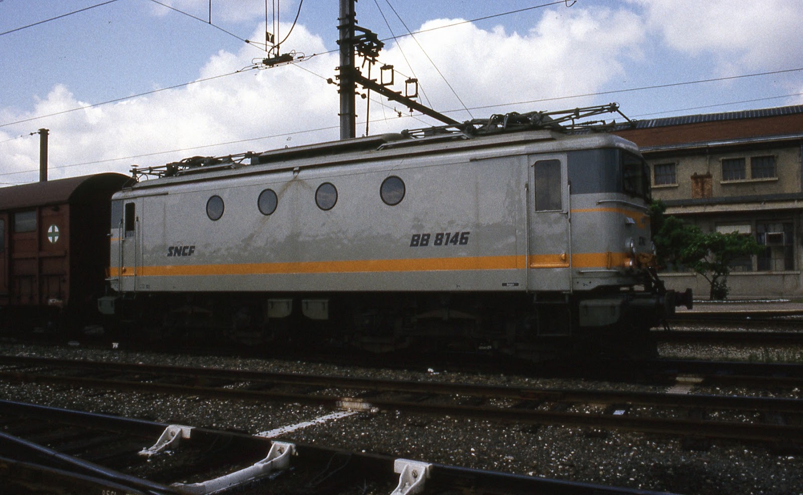 Ferrovissime: Une BB 8100 unique