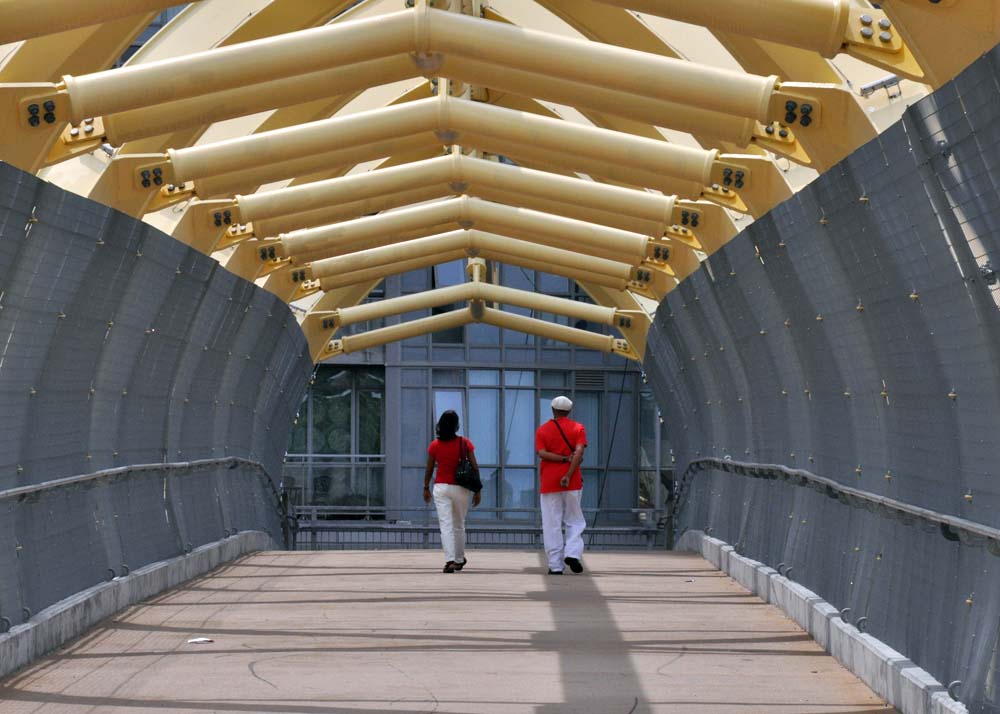 Toronto Grand Prix Tourist - A Toronto Blog: Follow the yellow bridge ...