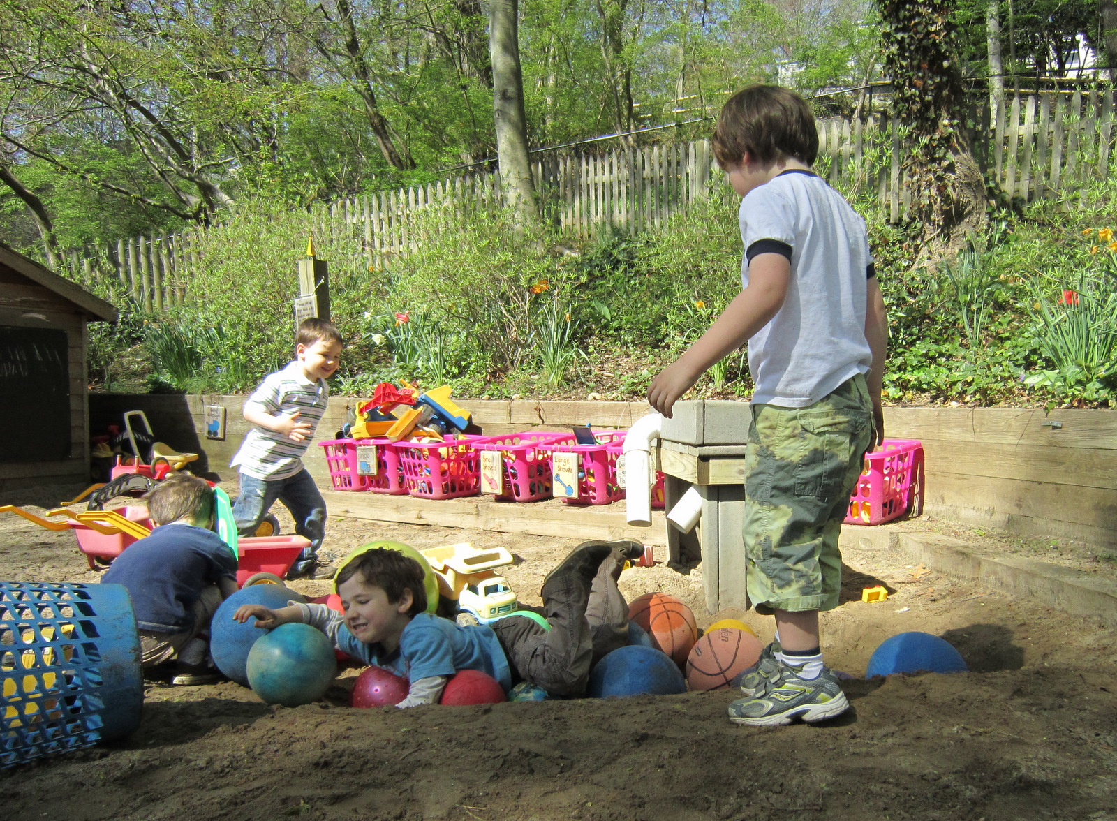 Playfully Learning: Homemade Ball Pit