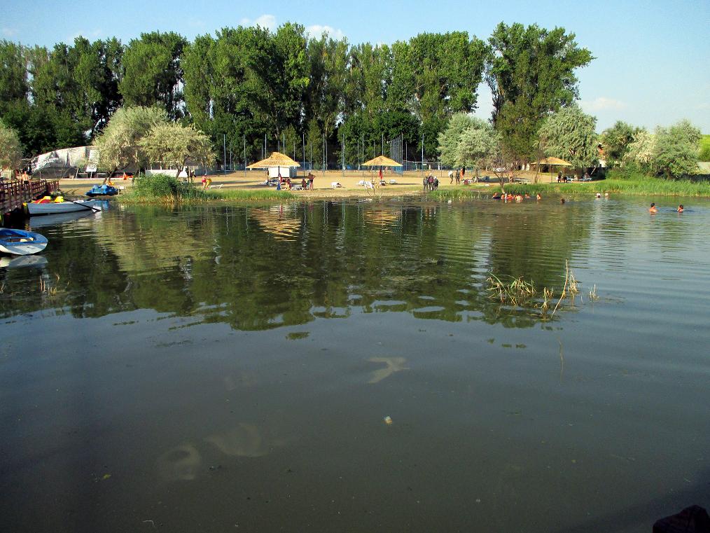 Taxa intrare la plaja 5lei/persoana, taxa inchiriat sezlong 5lei