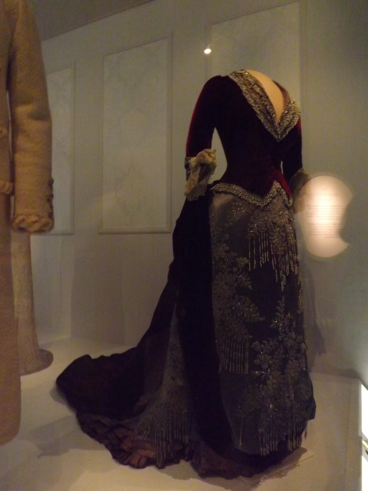 Confessions of a Seamstress: The Dresses of America's First Ladies