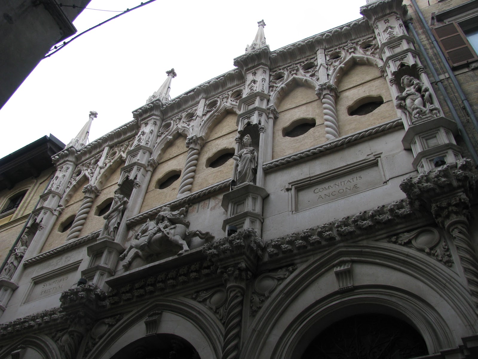 Unsere Kreuzfahrten: Kreuzfahrt Costa Victoria (Tag 3: Landgang in Ancona)