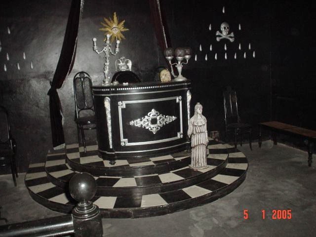 Revelado: Fotos Mostram Templo Secreto da Maçonaria com Caixão ...