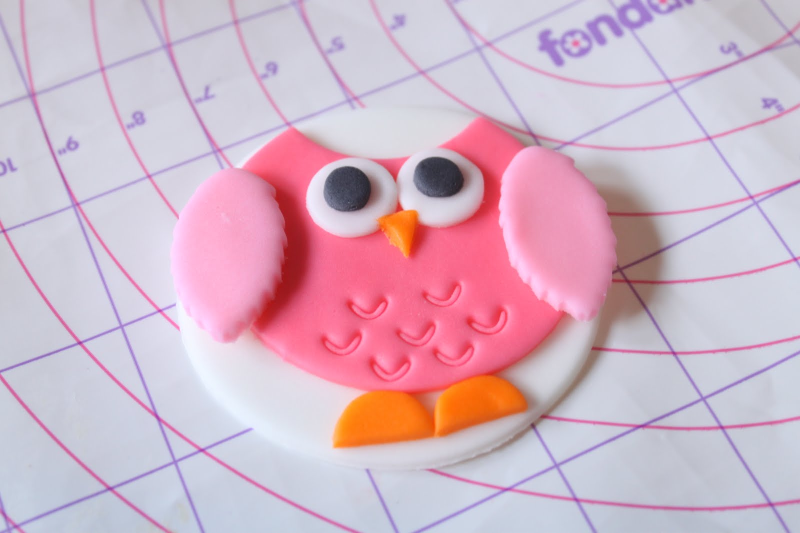 Crave. Indulge. Satisfy.: Tutorial: How to make Fondant Owl Cupcake Toppers