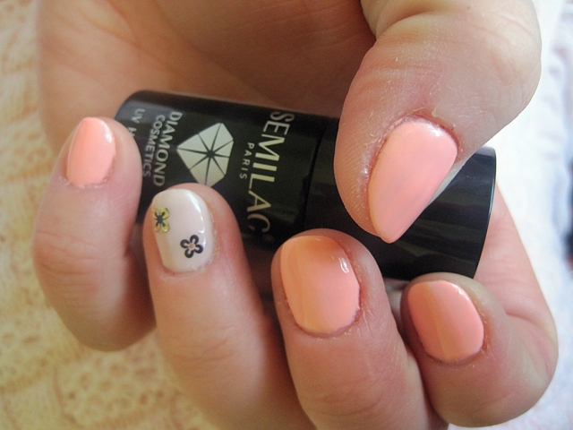 Wiosenne paznokcie- brzoskwiniowe hybrydy Semilac nr 130 Sleeping Beauty