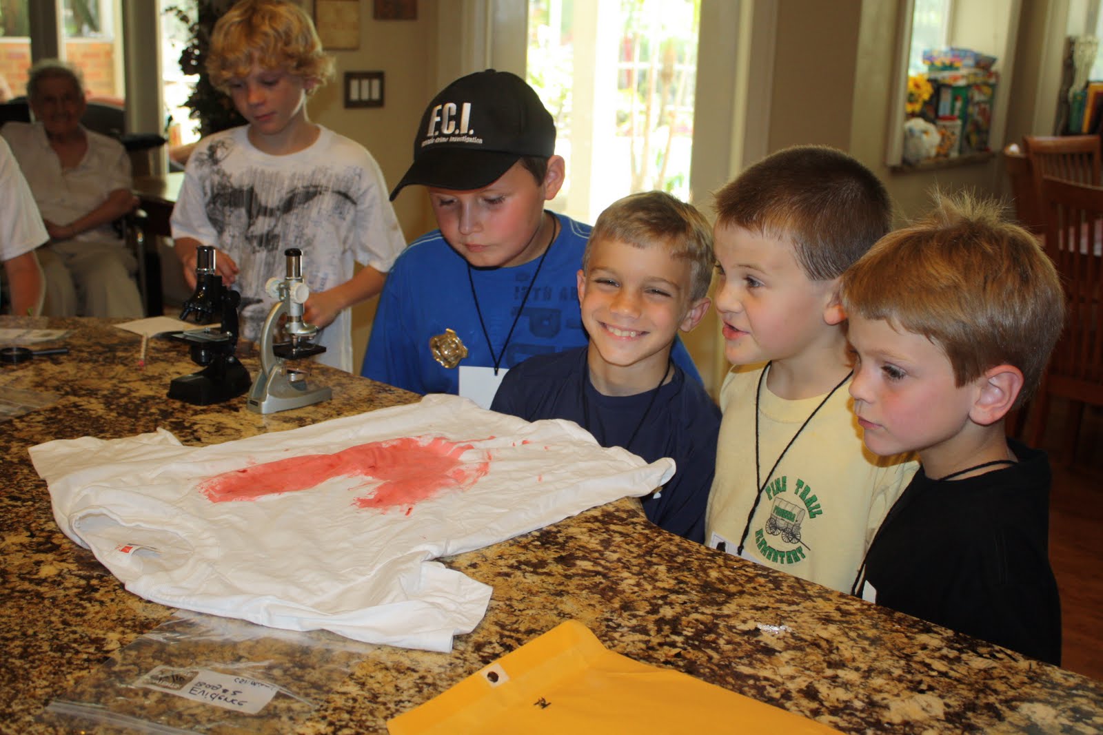 ThemeMOM - Extreme Parties Made Easy: CSI - Crime Scene Investigation Party