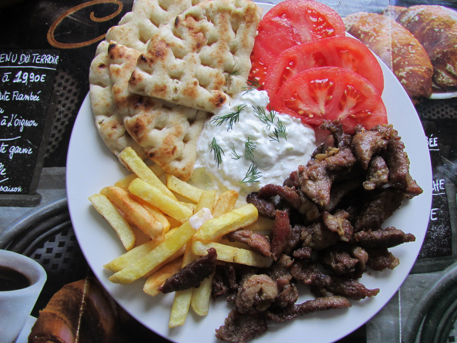Gyros piato, czyli gyros na talerzu