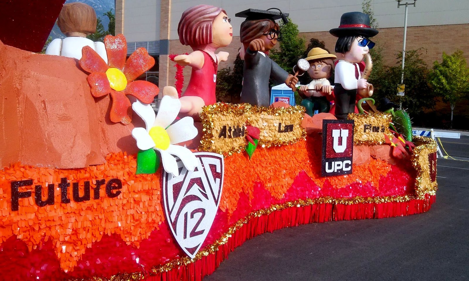 Completely Indie: Battle of the School Parade Floats!