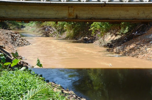 Construction of a new bridge at Dambai, Penampang, Sabah: UNDERNEATH ...