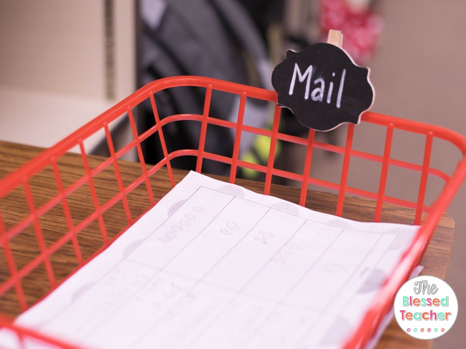 The Blessed Teacher: Weekly Routines {Tuesday: Tuesday Folders}