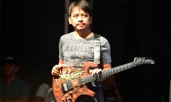 5 Gitaris Terbaik Indonesia - Biografi dan Sejarah