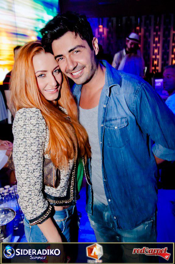 REZOUME: ΜΙΑ ΒΡΑΔΙΑ ΓΕΜΑΤΗ ΛΑΜΨΗ ΣΤΗΝ ΠΑΡΑΛΙΑΚΗ! AΠΟΚΛΕΙΣΤΙΚΕΣ ΦΩΤΟΓΡΑΦΙΕΣ.