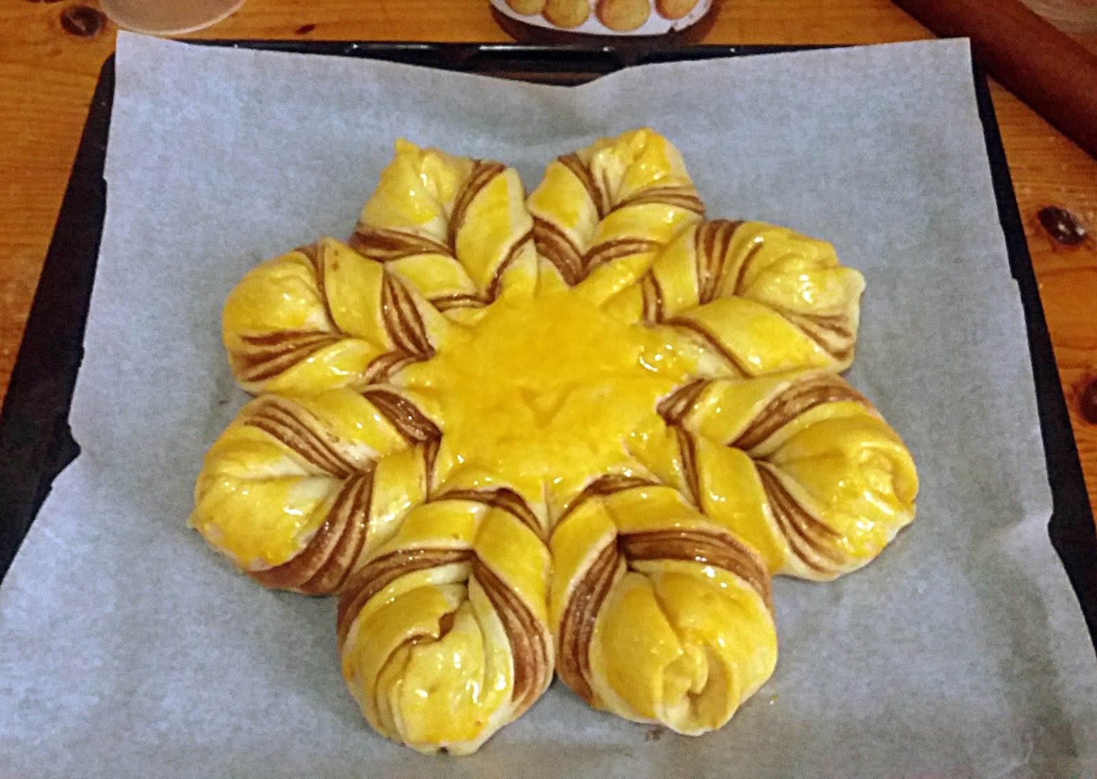 Arome si culori : Cozonac floare cu nutella