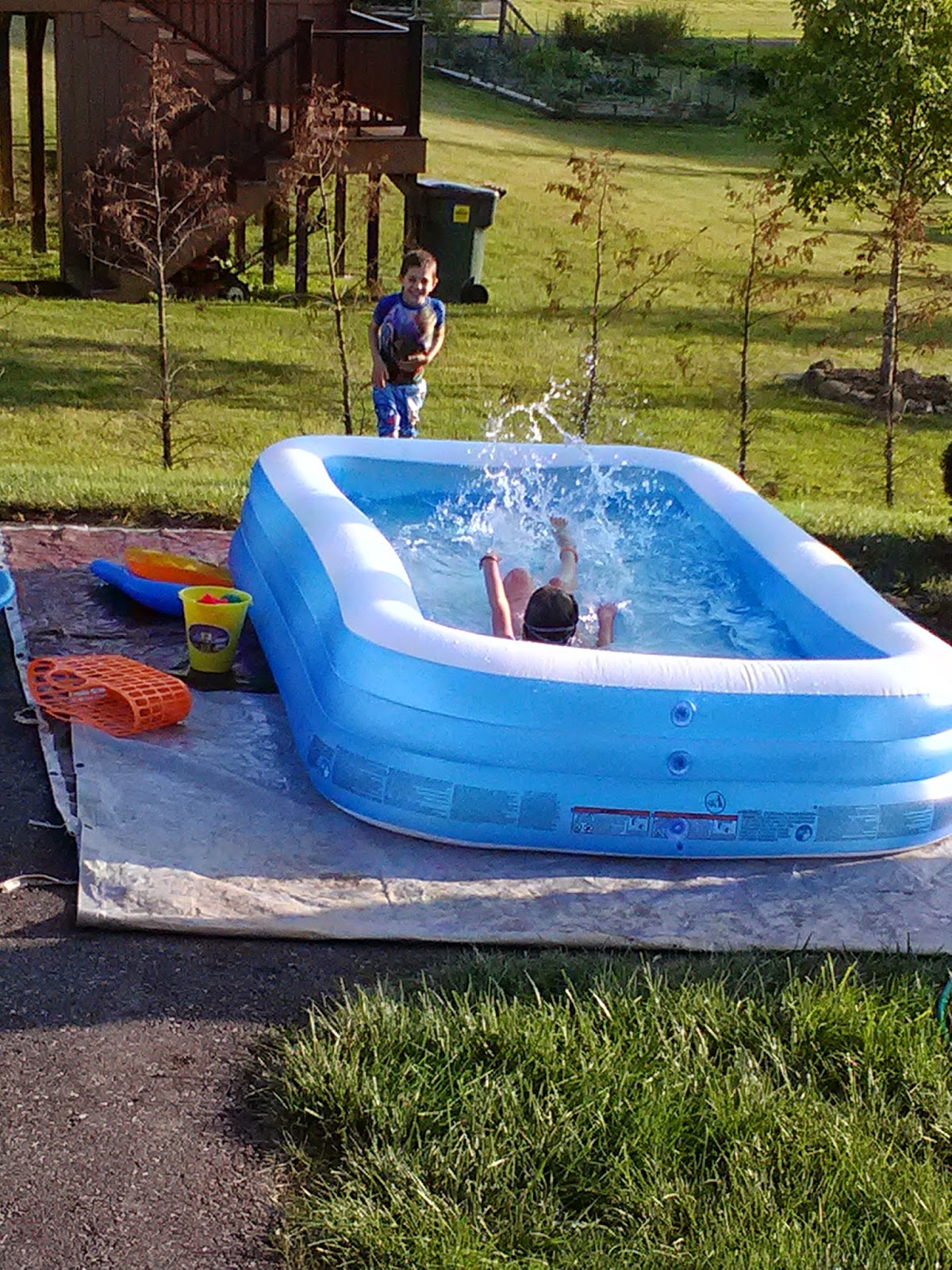 Busy Lee Family: Pool Play