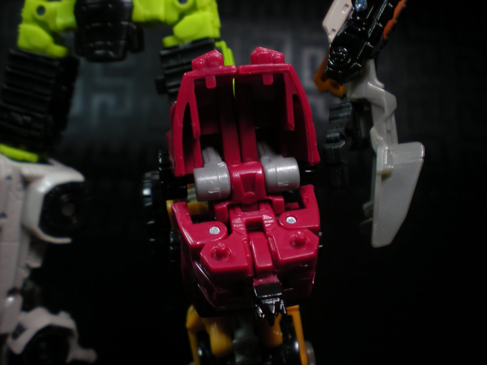Review: [Hasbro] Transformers Drivetrain | Night's Corner